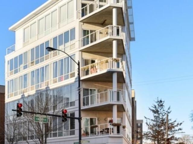 2 Br, 2 bath, Condo 3110 N Greenview Avenue