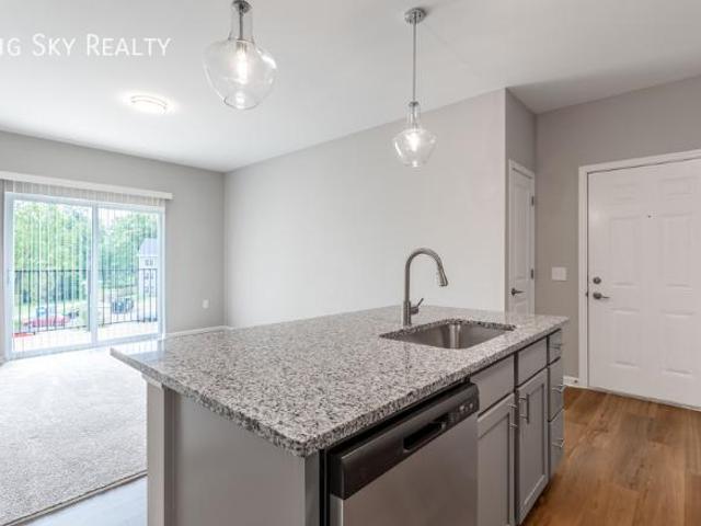 2 Br, 2 bath, Condo 311 W Johnstown Rd