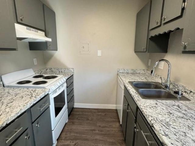 2 Br, 2 bath, Condo 3209 E Fountain Blvd