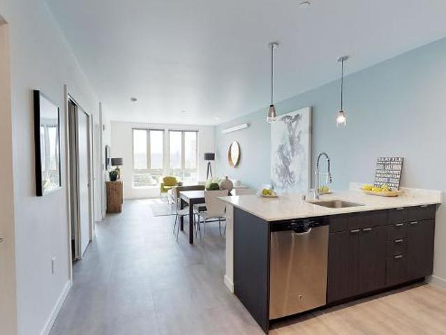 2 Br, 2 bath, Condo 3200 16th Avenue W