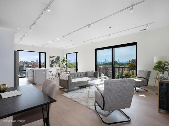 2 Br, 2 bath, Condo 3202 N Racine Ave