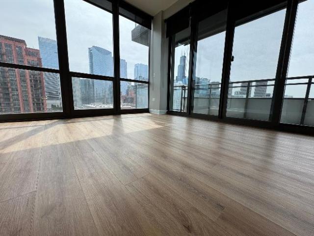 2 Br, 2 bath, Condo 320 N Desplaines Ave