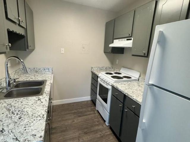 2 Br, 2 bath, Condo 3211 E Fountain Blvd