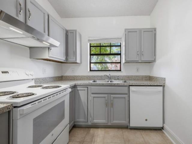 2 Br, 2 bath, Condo 321 Norwood Terrace