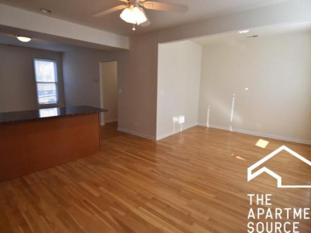 2 Br, 2 bath, Condo 3234 N Clark St