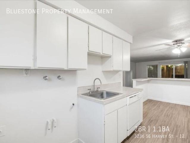 2 Br, 2 bath, Condo 3236 SE Harvey St