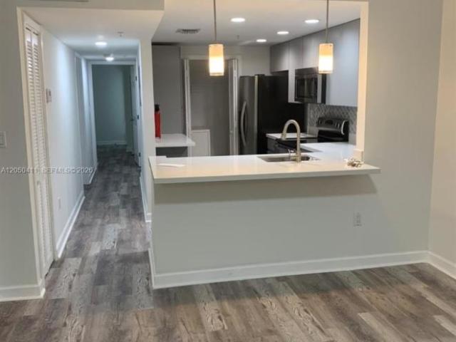 2 Br, 2 bath, Condo 323 Navarre Ave