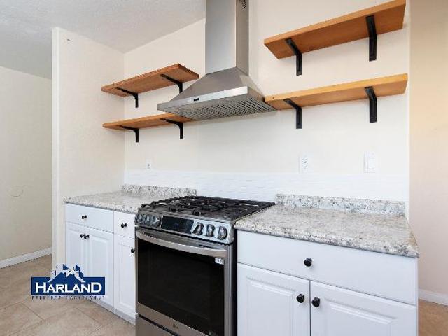 2 Br, 2 bath, Condo 3240 Franklin Ave