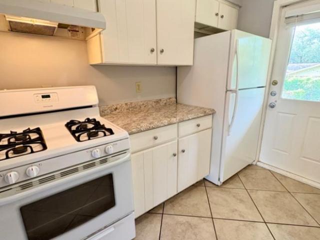 2 Br, 2 bath, Condo 326 Briarwood