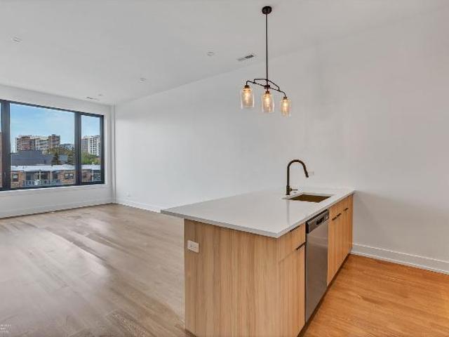 2 Br, 2 bath, Condo 3312 N Halsted Street