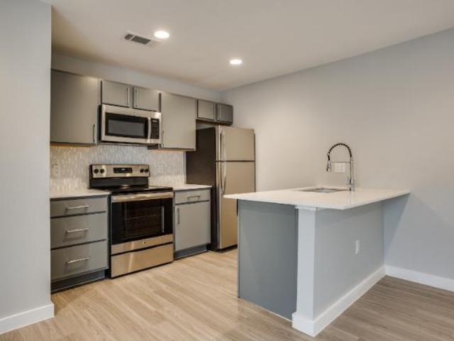 2 Br, 2 bath, Condo 3328 Cedarplaza Lane