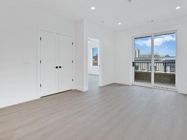 2 Br, 2 bath, Condo 3322 N Halsted Street