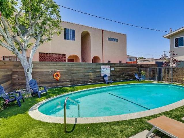 2 Br, 2 bath, Condo 333 W Queen St