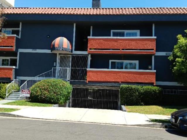 2 Br, 2 bath, Condo 3352 Oakhurst Ave