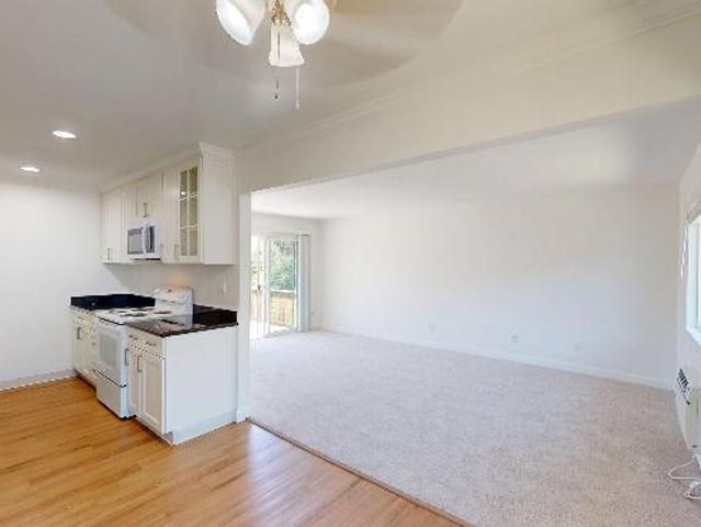 2 Br, 2 bath, Condo 335 Enfrente Rd