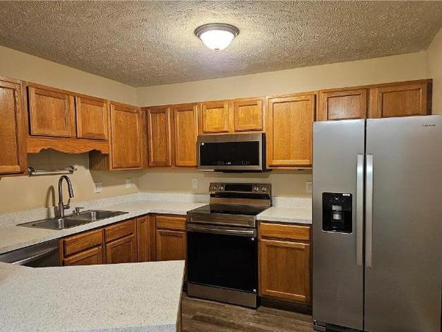 2 Br, 2 bath, Condo 3375 Galleria Dr