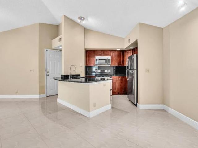 2 Br, 2 bath, Condo 3370 Pinewalk Dr North