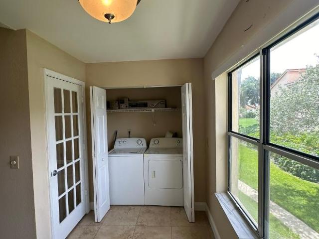 2 Br, 2 bath, Condo 3370 Pinewalk Dr