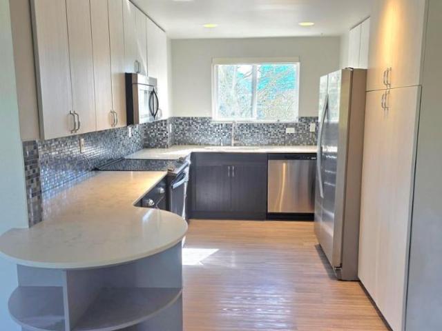 2 Br, 2 bath, Condo 37 103rd Avenue NE