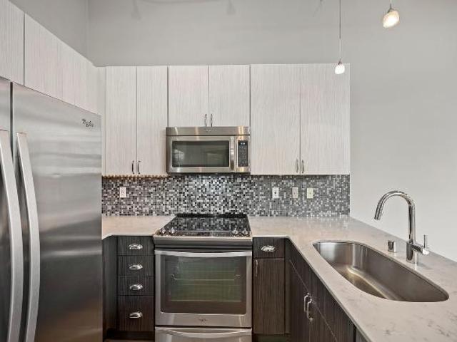 2 Br, 2 bath, Condo 37 103rd Avenue NE