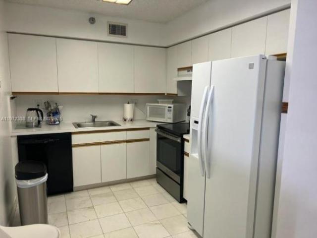 2 Br, 2 bath, Condo 3400 NE 192nd St