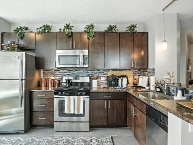 2 Br, 2 bath, Condo 341 East Ohio Street