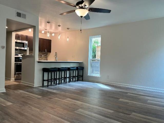 2 Br, 2 bath, Condo 3431 N Hills Dr
