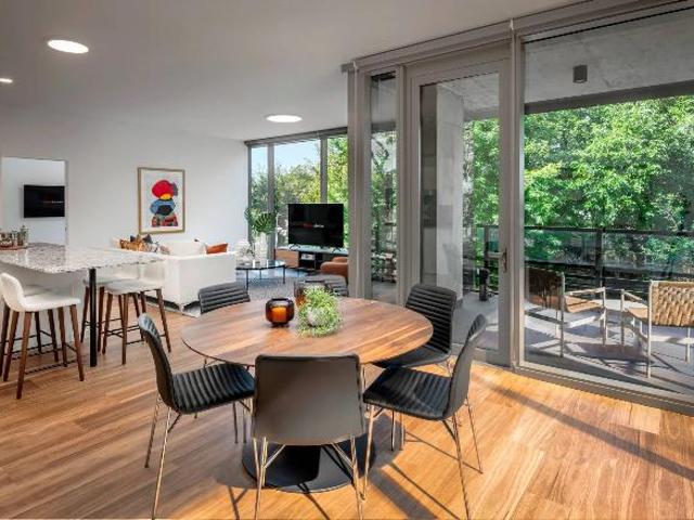 2 Br, 2 bath, Condo 3488 N Broadway St