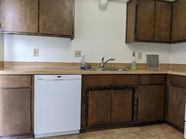 2 Br, 2 bath, Condo 350 E Whidbey Avenue
