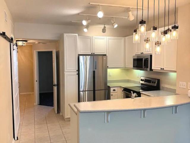 2 Br, 2 bath, Condo 350 K St