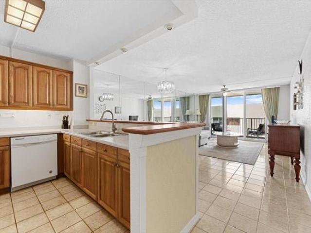 2 Br, 2 bath, Condo 3540 S Ocean Boulevard