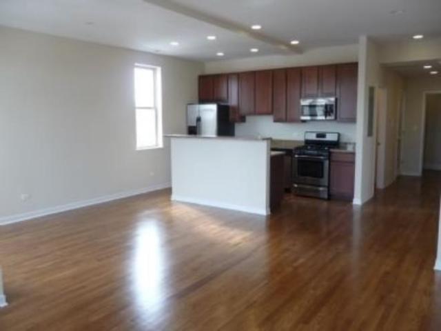 2 Br, 2 bath, Condo 3559 N Milwaukee