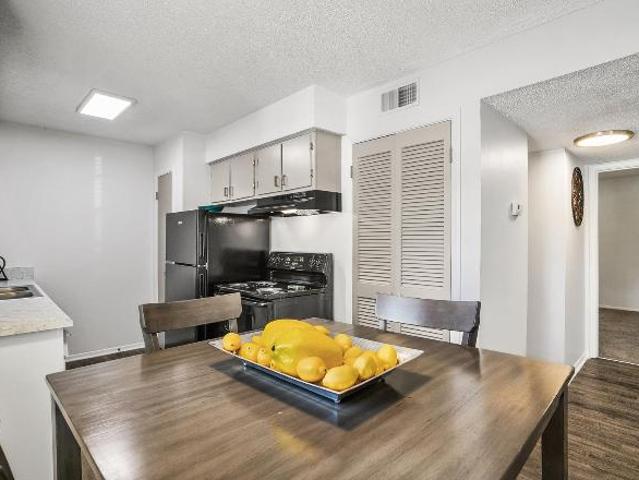 2 Br, 2 bath, Condo 357 Hillandale Rd