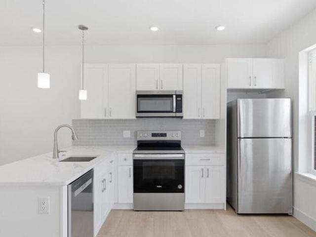 2 Br, 2 bath, Condo 3637 N 16th St