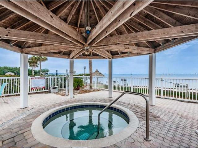2 Br, 2 bath, Condo 3640 41st Ln S