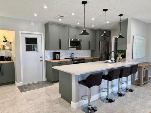 2 Br, 2 bath, Condo 367 NW 42nd Street