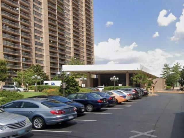2 Br, 2 bath, Condo 3701 S George Mason Dr