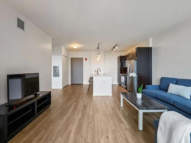 2 Br, 2 bath, Condo 3750 N Halsted St
