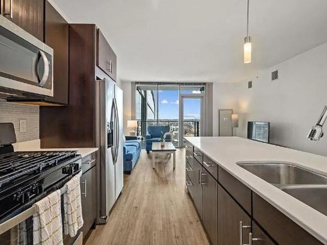 2 Br, 2 bath, Condo 3750 N Halsted St