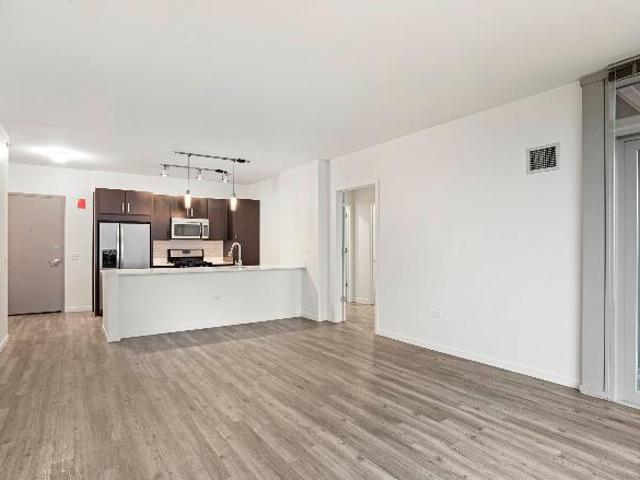 2 Br, 2 bath, Condo 3750 N Halsted St