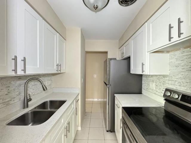 2 Br, 2 bath, Condo 3825 Pine Grove