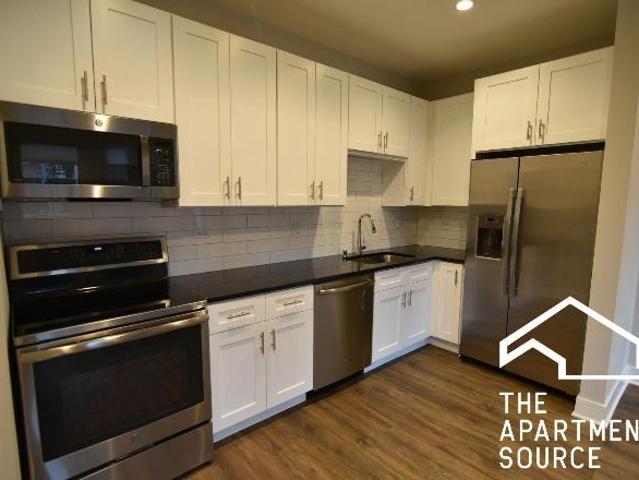 2 Br, 2 bath, Condo 3833 North Broadway