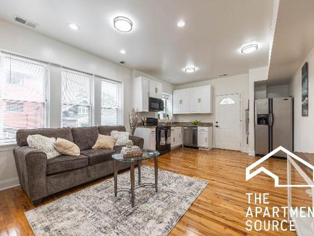 2 Br, 2 bath, Condo 3849 West Ainslie St