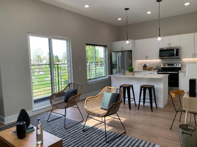 2 Br, 2 bath, Condo 3915 Ridge Ave