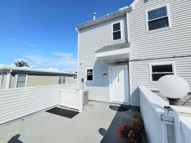 2 Br, 2 bath, Condo 391 Hyde Park Ave