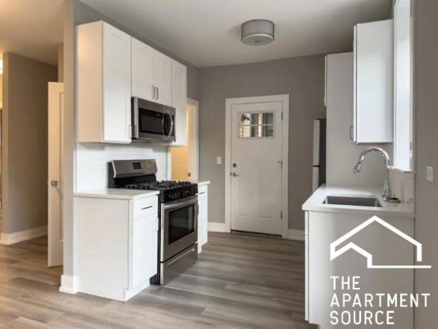 2 Br, 2 bath, Condo 3935 North Janssen Avenue