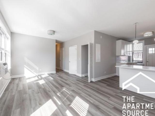 2 Br, 2 bath, Condo 3933 N Janssen Ave