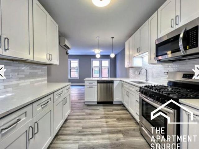 2 Br, 2 bath, Condo 3933 N Janssen Ave