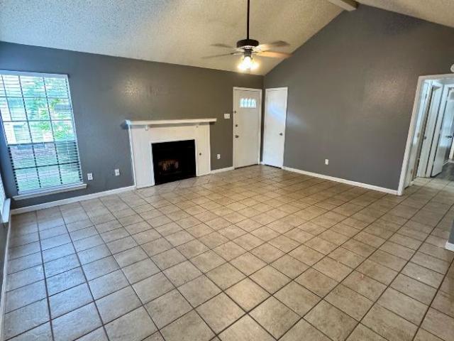 2 Br, 2 bath, Other 4047 Evergreen Street