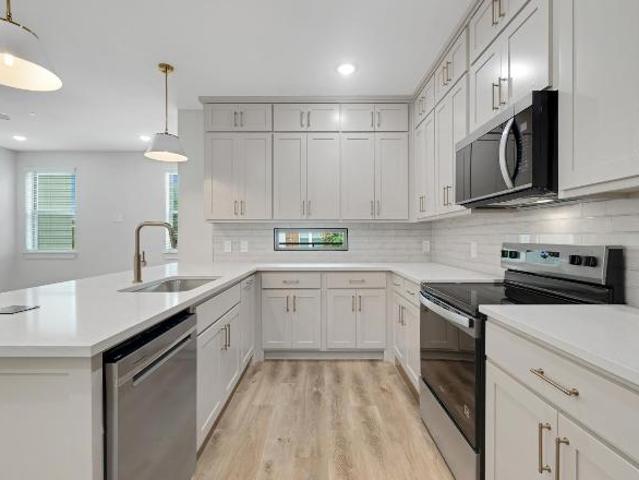 2 Br, 2 bath, Other 408 Foch Street